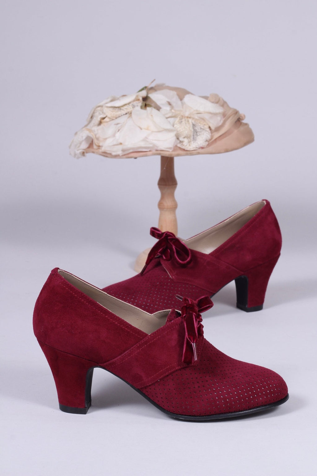 Red vintage shoes for women. 40s vintage retro pumps with 6.7 cm heels ...